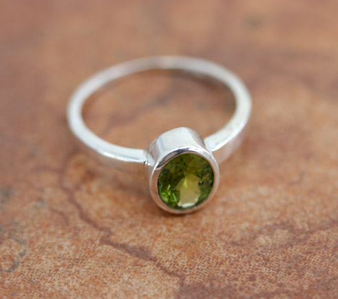 Sterling Silver Peridot Ring Size 10 - NativeIndianMade.com