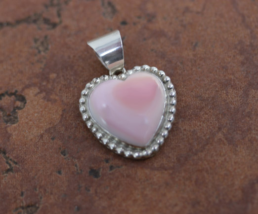 Navajo Sterling Silver Pink Conch Heart Pendant - NativeIndianMade.com